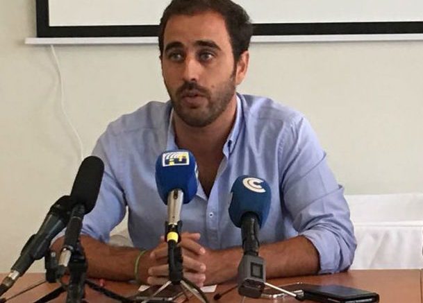 Dimisión de Julio Suárez